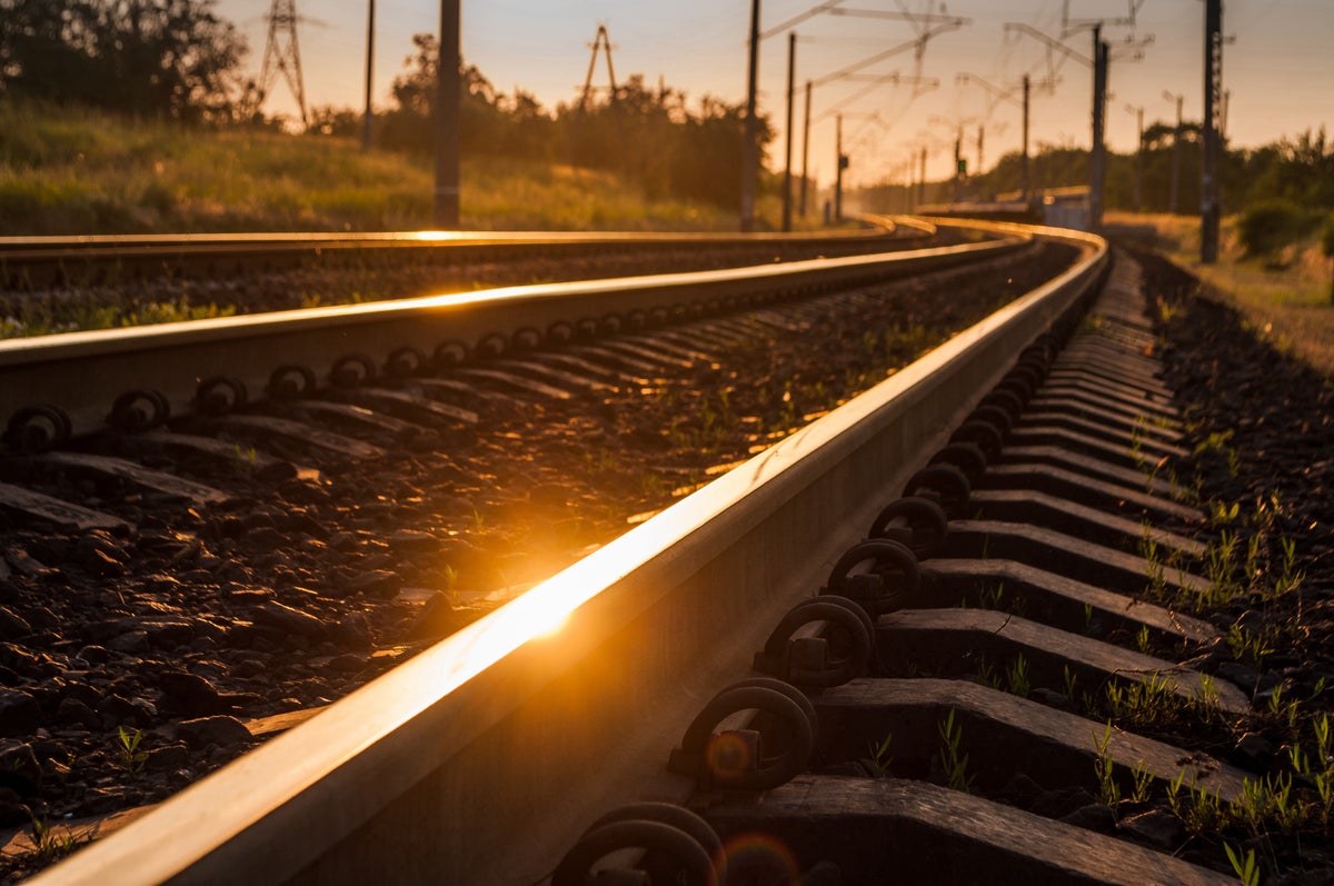 Heat Waves Can Buckle Train Tracks, Delaying Commutes and Commerce ...