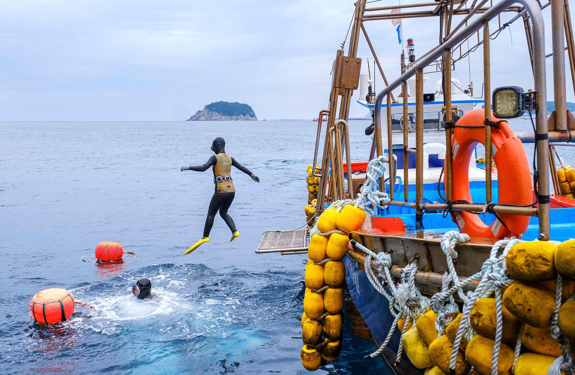 South Korean Haenyeo Divers’ Extreme Lifestyle Is Shaping Their ...