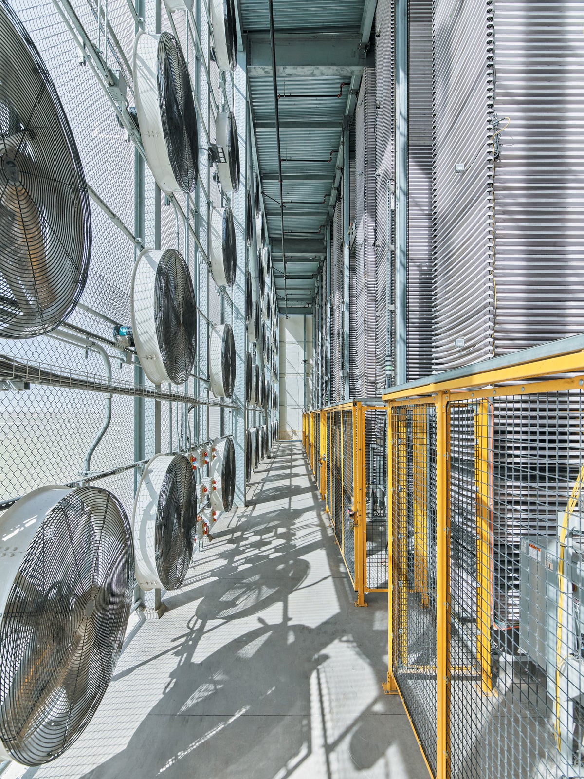 Can Thousands of Huge Machines Capture Enough Carbon to Slow Climate ...