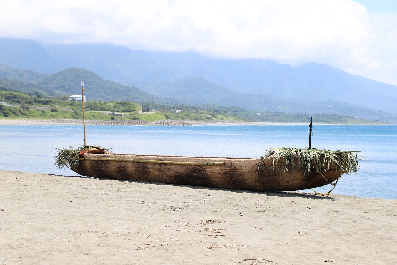 Archaeologists Recreate Prehistoric Tools to Build a Canoe for 140-Mile ...
