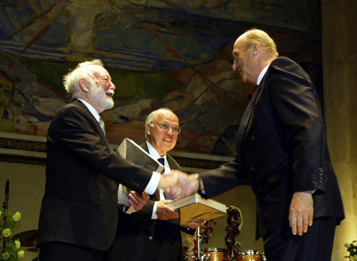 Mathematical Beauty: A Q&A with Fields Medalist Michael Atiyah ...