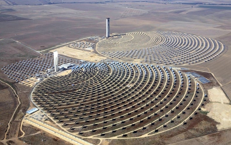 Storing Heat to Make Solar Electricity All the Time - Scientific American