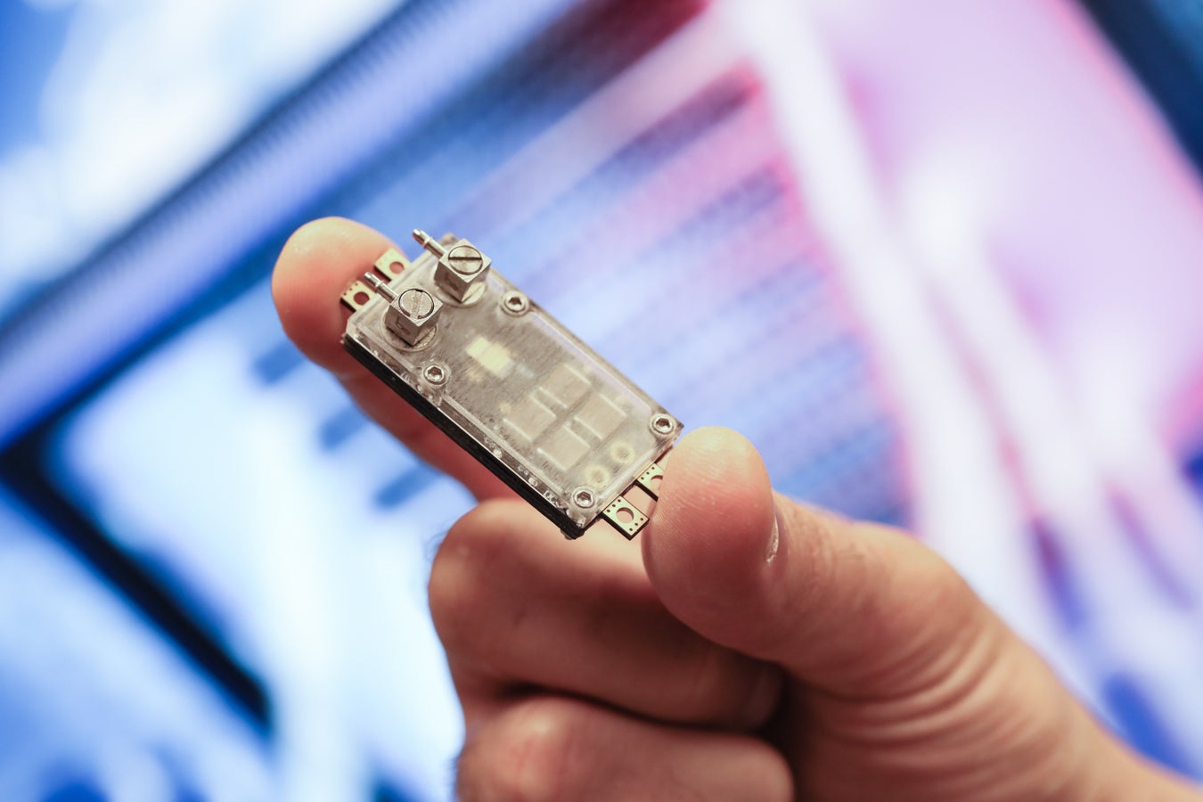 Blood and Silicon: New Electronics-Cooling System Mimics Human ...