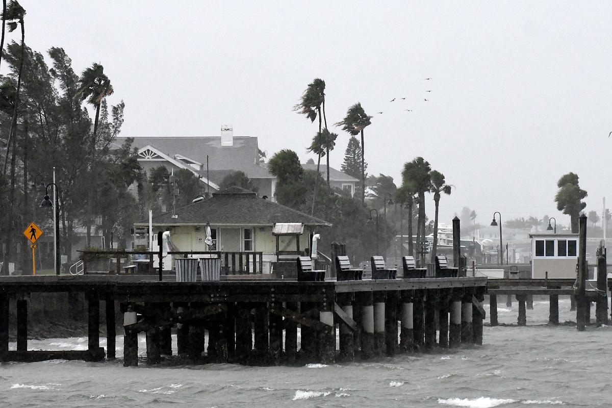 Hurricane Ian Grinds toward Florida with Deadly Winds and Walls of ...