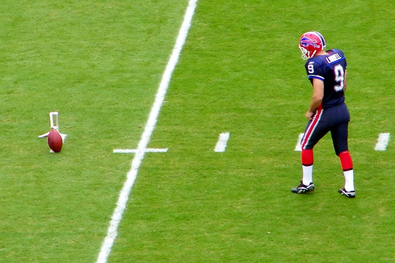 Why Do Pro Kickers Opt for Soccer Style? | Scientific American