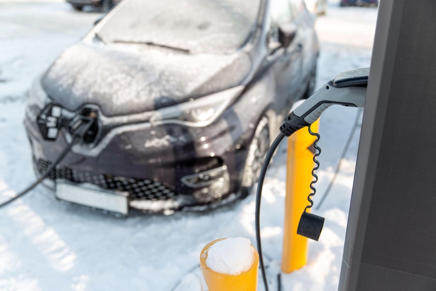 Electric Vehicles Aren't Ready for Extreme Heat and Cold. Here's How to ...