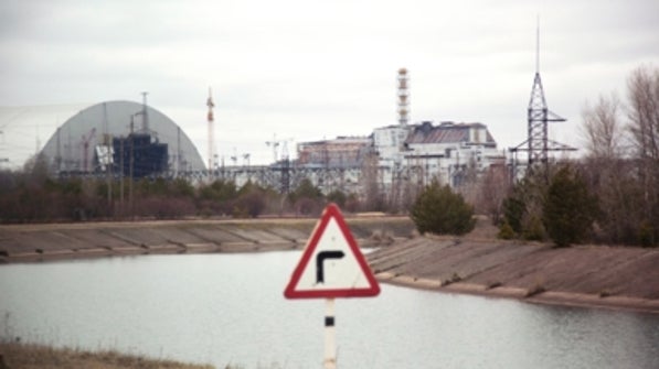 Engineers Race to Entomb the Decaying Chernobyl Reactor [Video ...