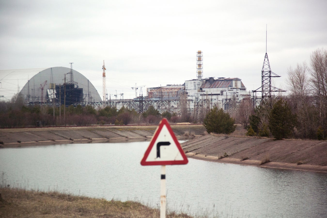 Engineers Race to Entomb the Decaying Chernobyl Reactor | Scientific ...