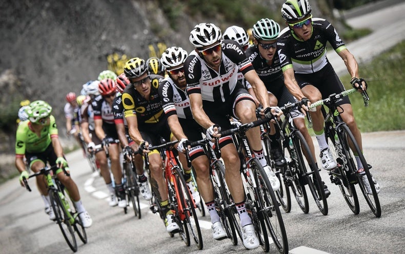 How Vision Helps Cyclists Communicate in a Pack - Scientific American